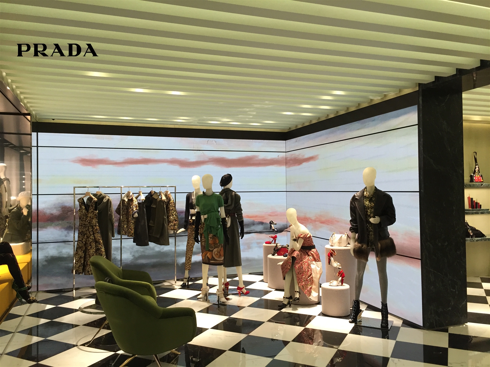 Prada Digital Signage Platform | ETT - People and Technology
